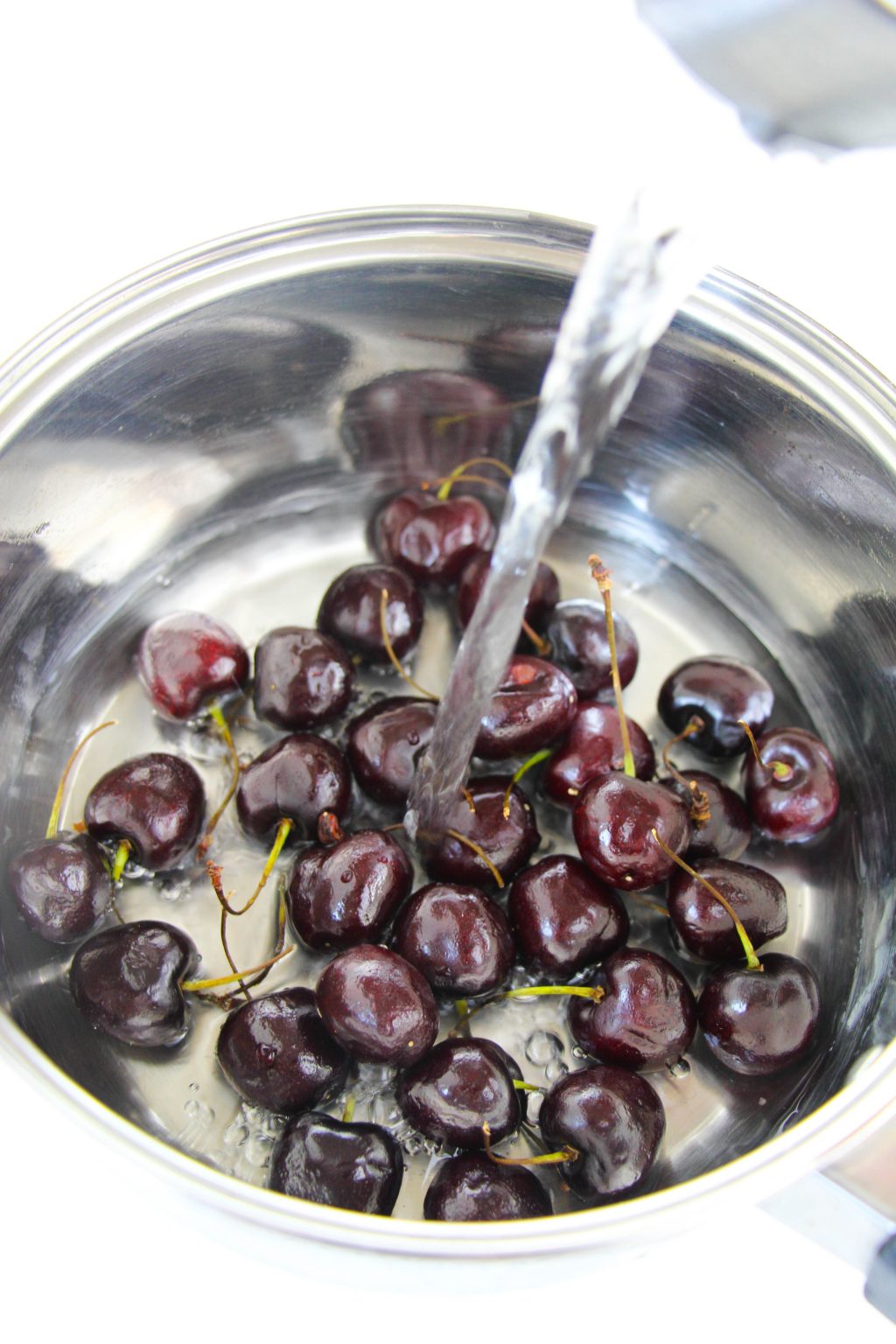 Delicious and Easy Cherry Lemonade that everyone will love