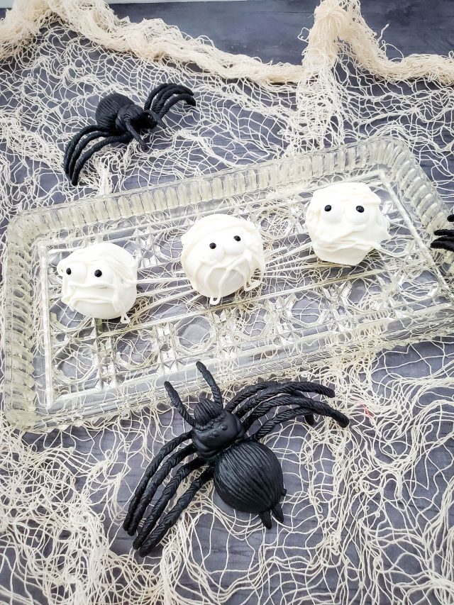🎃 Halloween Oreo Mummy Balls Recipe - Our WabiSabi Life