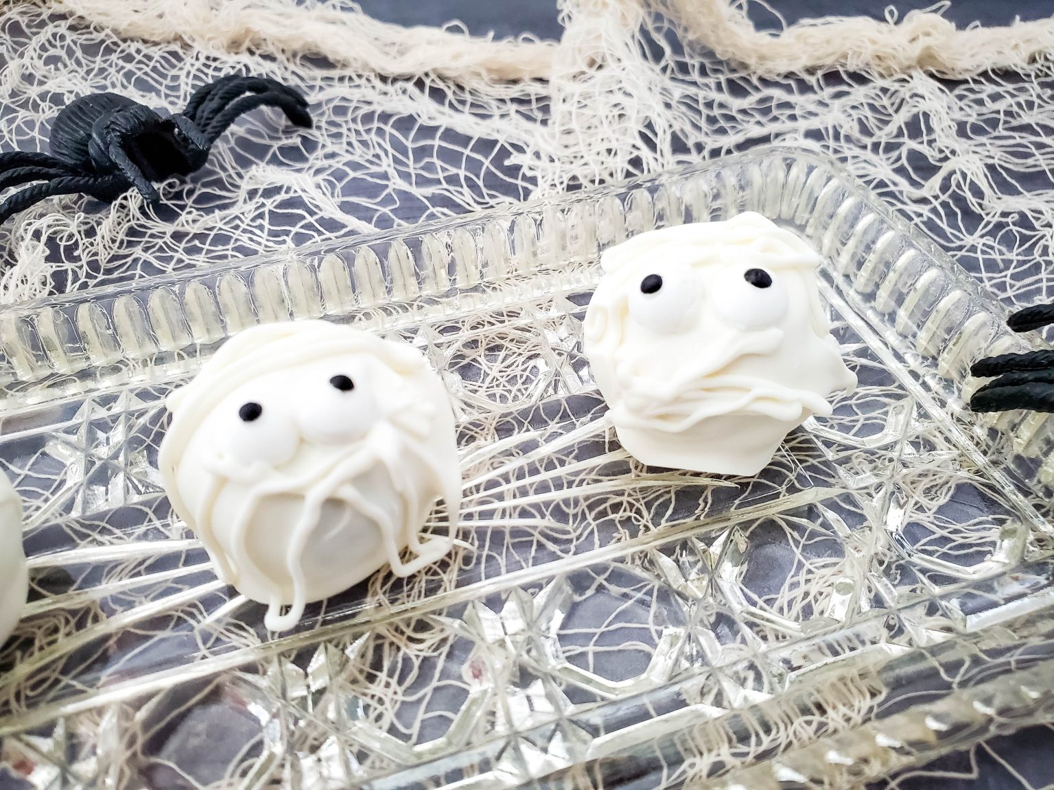 🎃 Halloween Oreo Mummy Balls Recipe - Our WabiSabi Life
