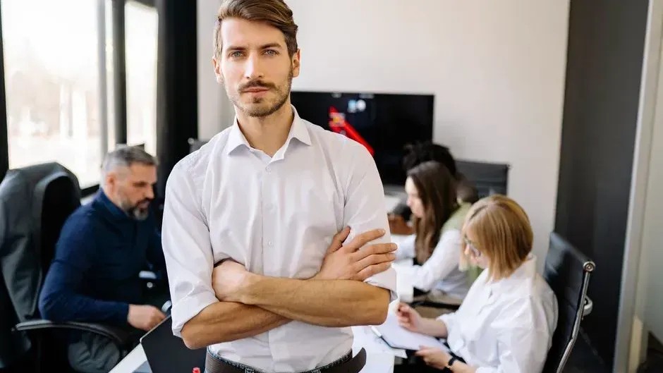 9 Everyday Phrases That Instantly Make Men Sound More Polished and ...
